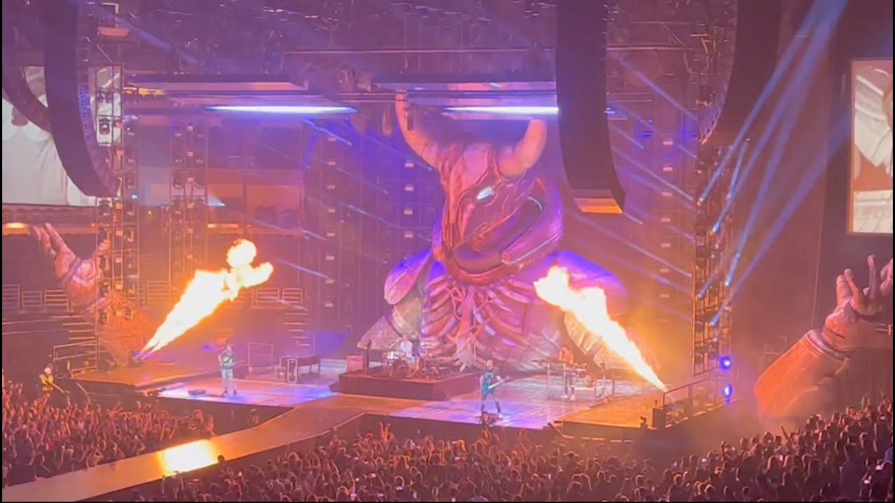 Muse - Knights of Cydonia (live w/ Harmonica Intro - 4/12/2023) - YouTube