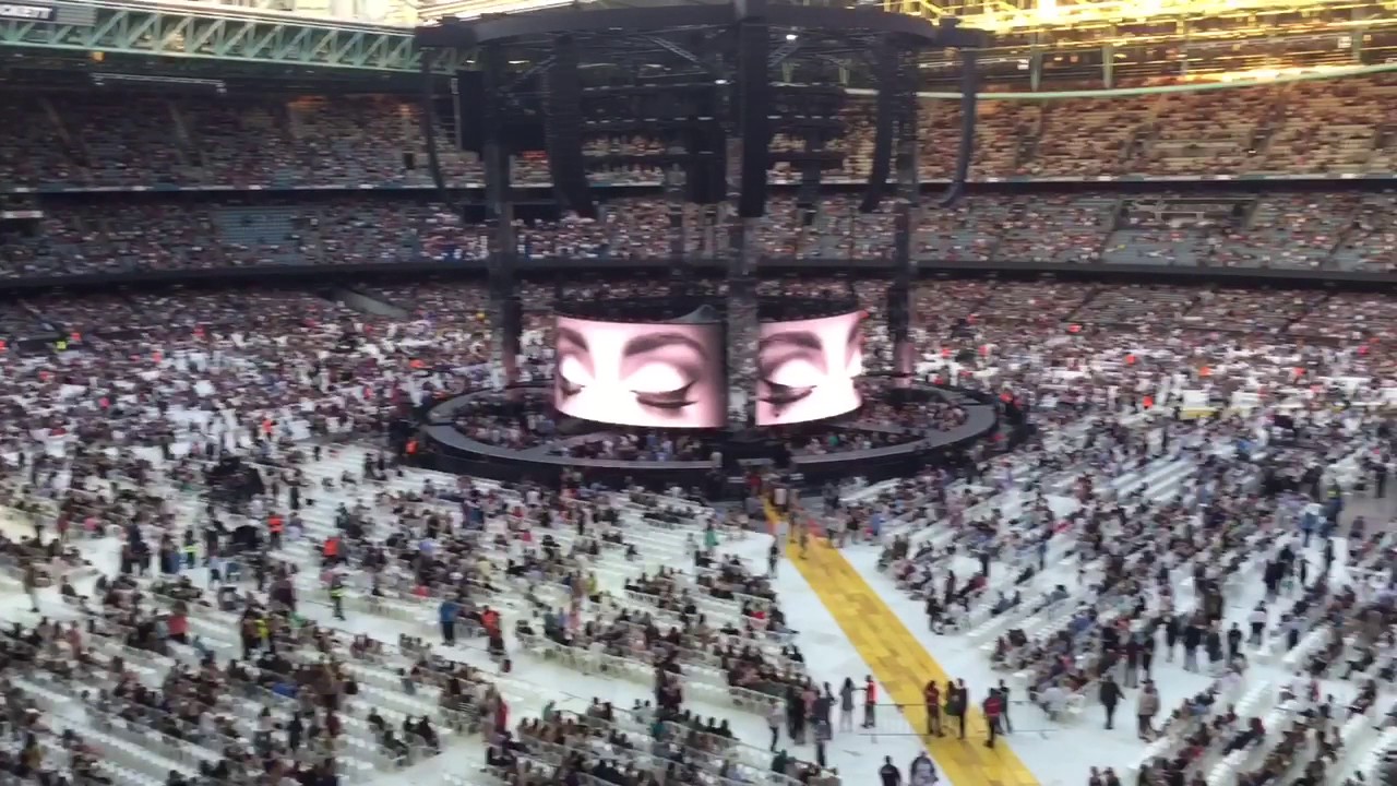 Adele Melbourne World Tour Concert 18.03.2017 - YouTube