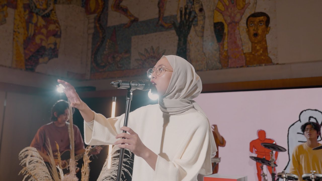 Feby Putri - Liar Angin (Live at UNIQLO MODEST WEAR Fall/Winter 2022 ...