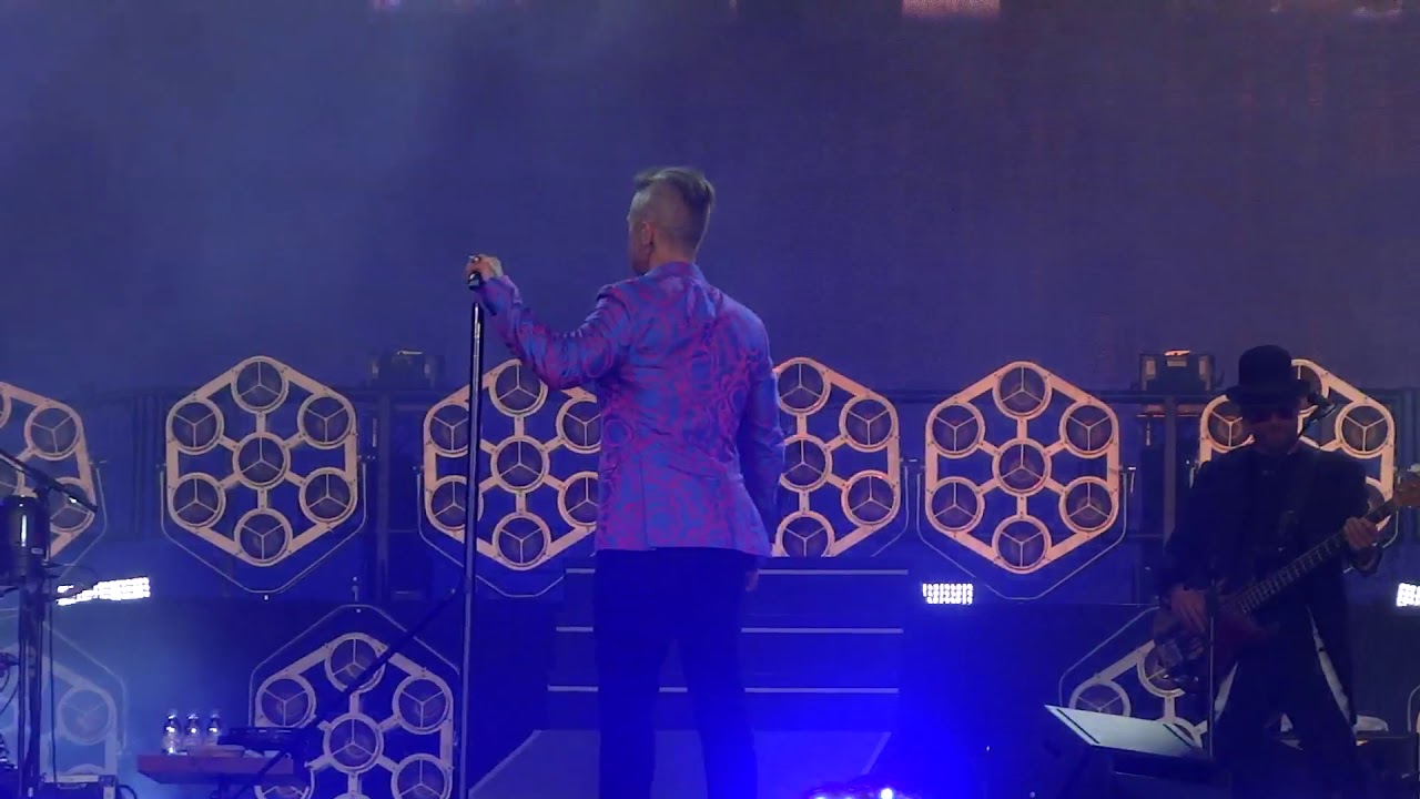 Robbie Williams BST Hyde Park- start of Never Forget 14 July 2019 - YouTube