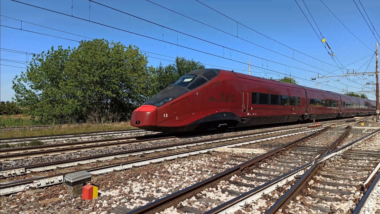ETR575 Italo Treno di NTV in transito veloce a Sant'Ilario d'Enza [4K ...