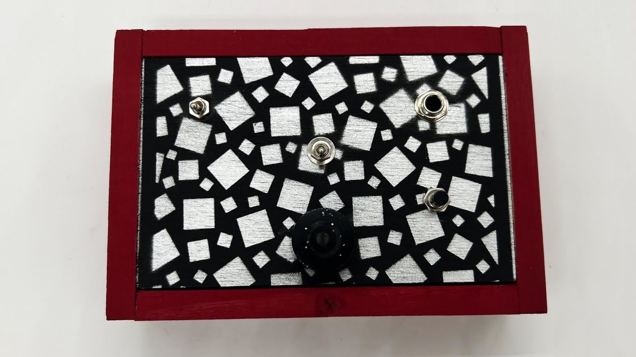 Circuit Bent Automatic Noise Synth #3 - YouTube