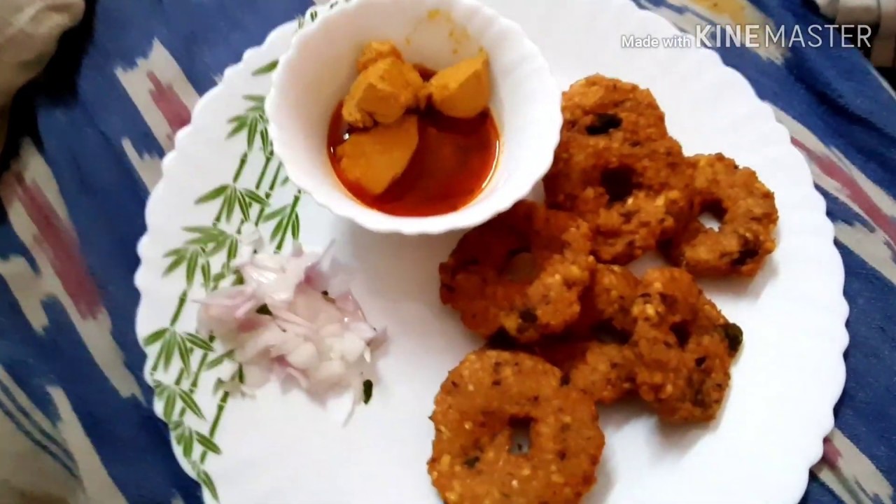 Chicken Curry With Pesara Garelu/Kodikura Garelu Recipe in Telugu by ...