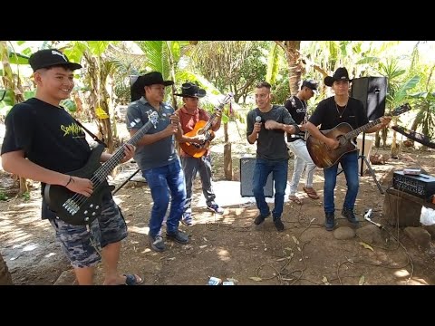 miren a este grupo😯😯 puras cumbias del moño colo rado - YouTube