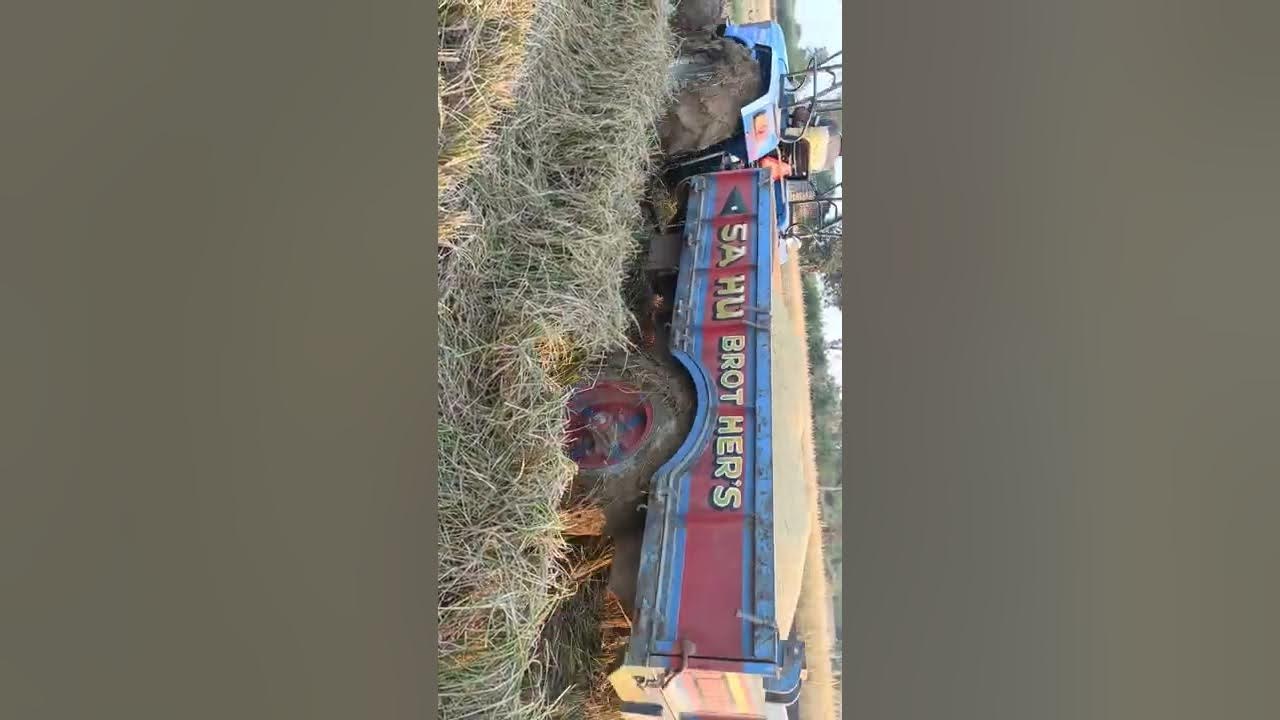 sonilika sikander HDM 47 4wd stuck in muddy field with loded trolley came out it self power ...