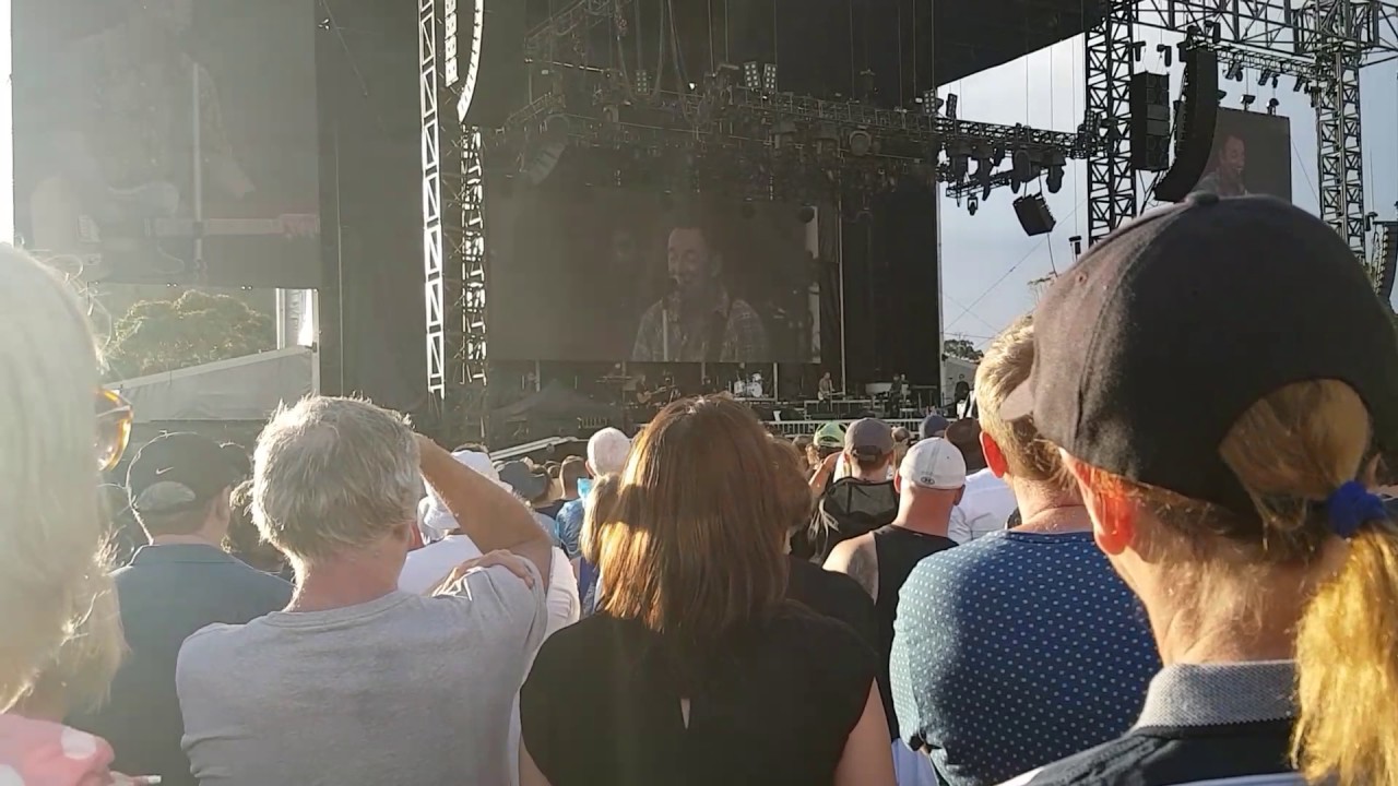 Bruce Springsteen - Growin' up (Live) - YouTube