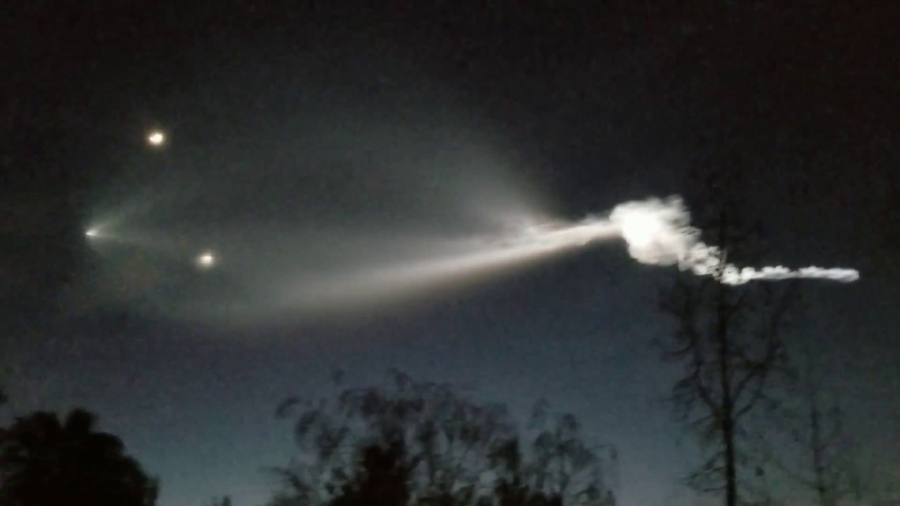 Strange lights in the sky - YouTube