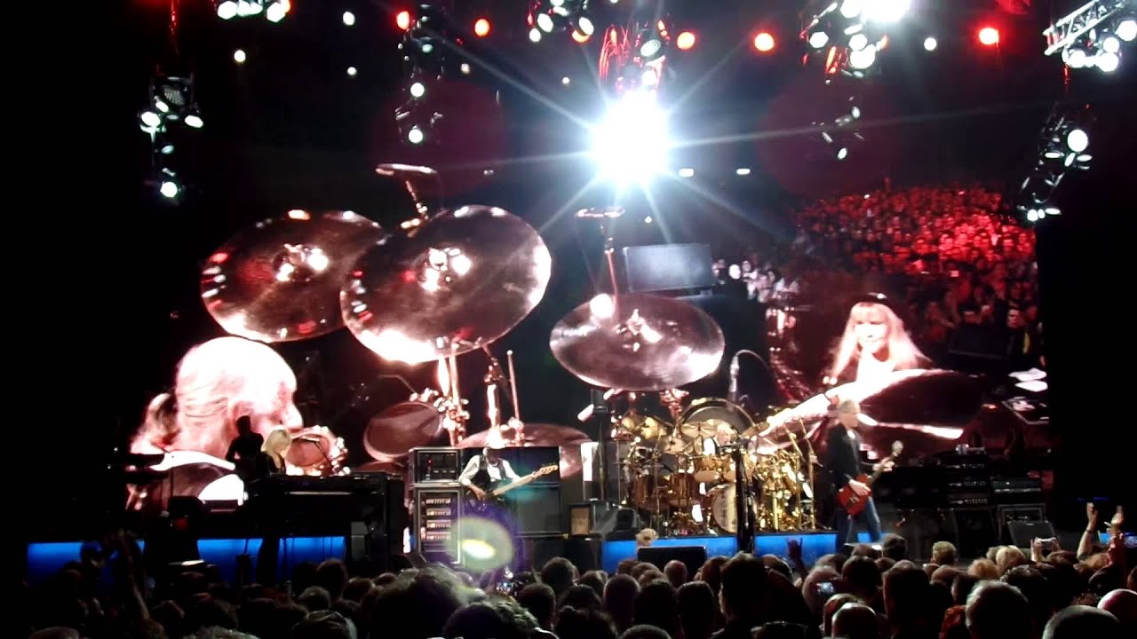 "Go your own way" live by Fleetwood Mac - YouTube
