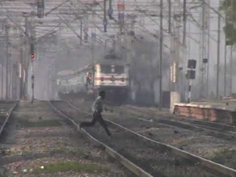 Mahakaushal express at high Speed With WAP-7 - YouTube