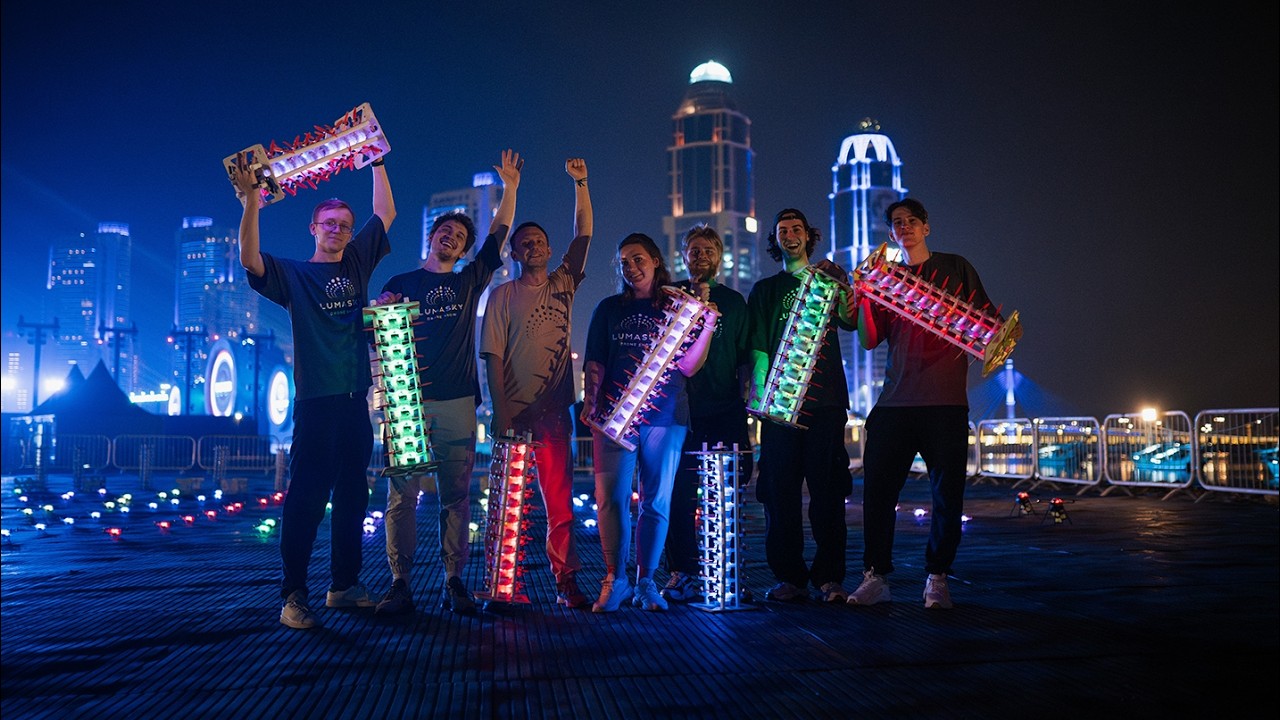 Amazing 1,000 Drone Light Show for ICAO Gala Dinner in Qatar - YouTube