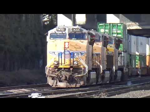 (Northbound) Union Pacific Priority Intermodal Train passes through 21ST Street. - YouTube