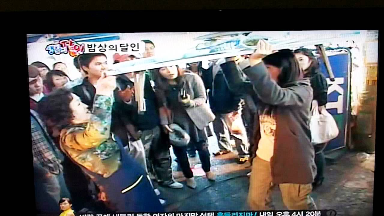 Korean Woman Carrying Table on her Head - YouTube