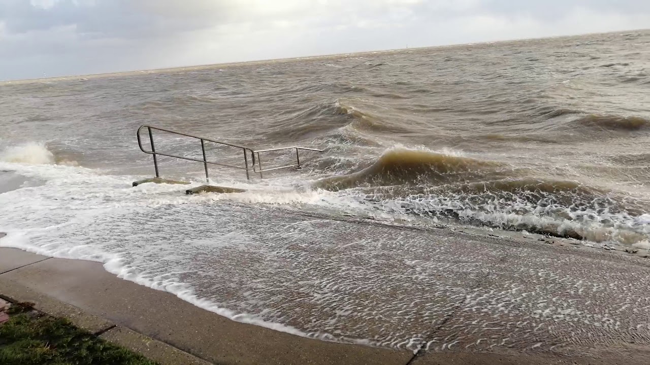 Sturmflut an der Nordsee /Wilhelmshaven - YouTube