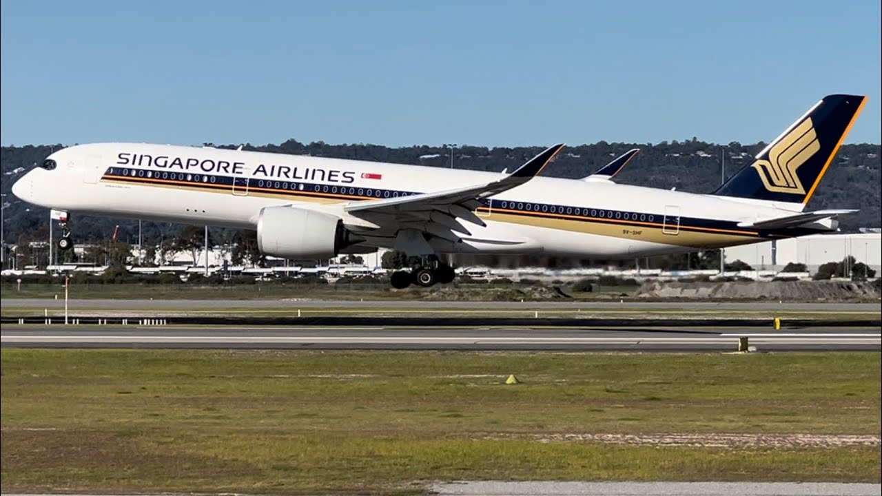 Singapore Airlines SQ213 Landing Perth Airport - YouTube