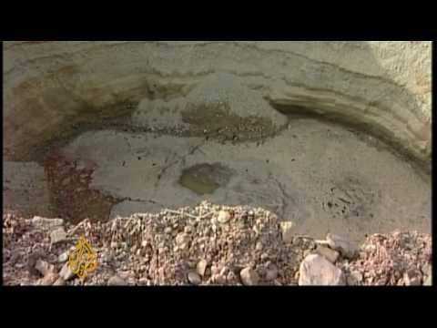 Land sinking as Dead Sea shrinks - YouTube