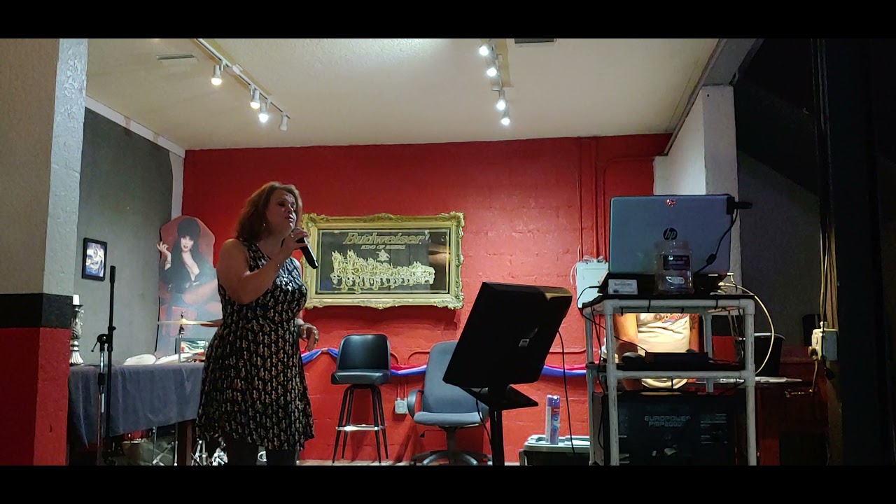 Sandy singing "Have You Never Been Mellow" - YouTube