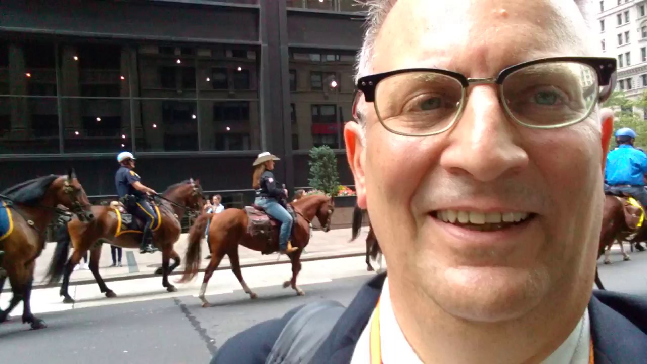 NYPD Mounted Unit : Police escort - YouTube