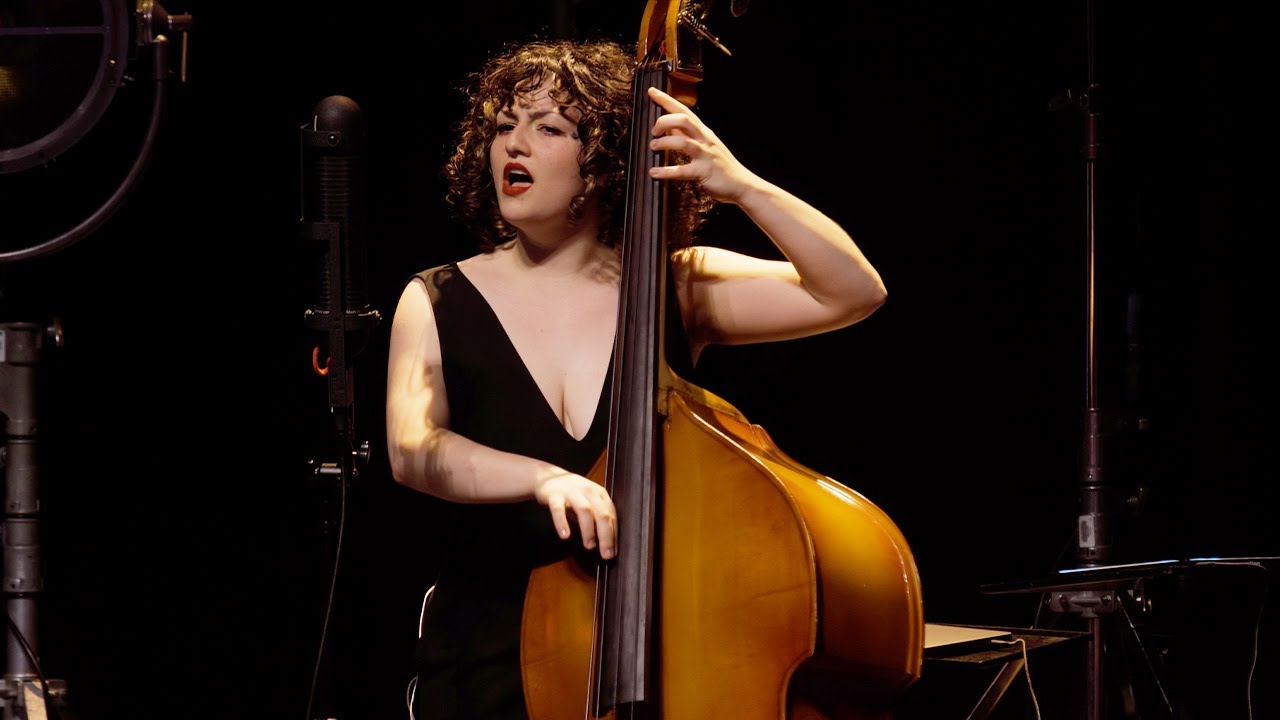 Bianca Cabili - Lo Creíble | Berklee Two Track Live - YouTube