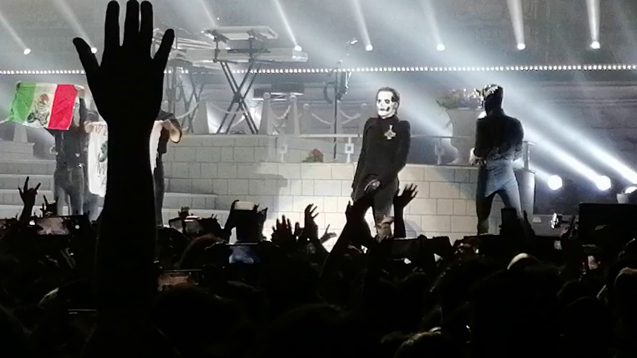 Ghost - end of first show of Papa Emeritus IV - YouTube
