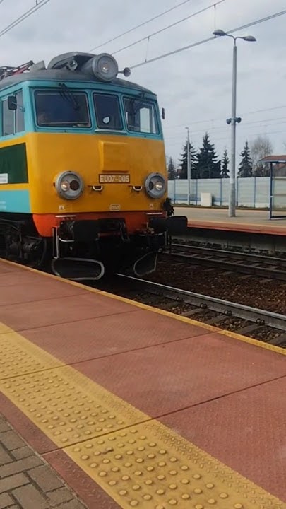 TLK Małopolska z EU07-005 na czele #pkp #train #ep09 #pkpintercity #eu07 #mikol #railway - YouTube