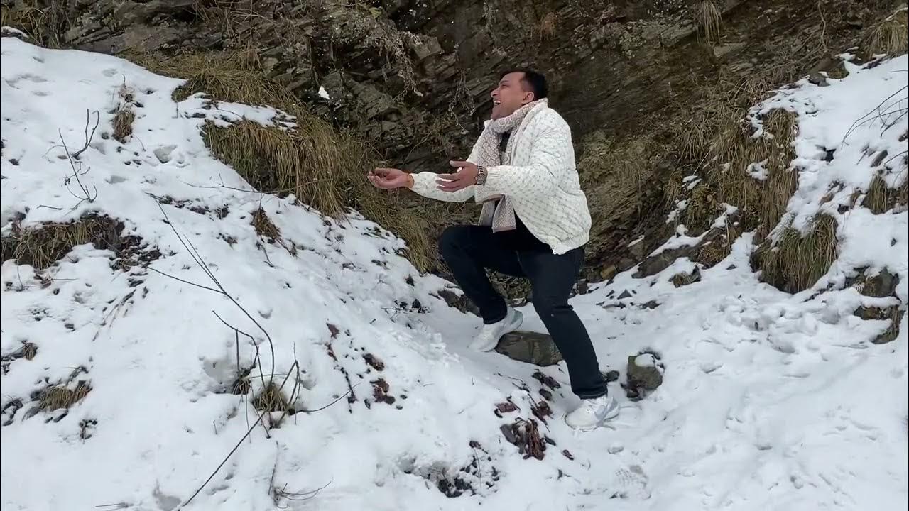 Bro Enjoy Snow in Kufri#snowstorm#kufrisnowfall - YouTube