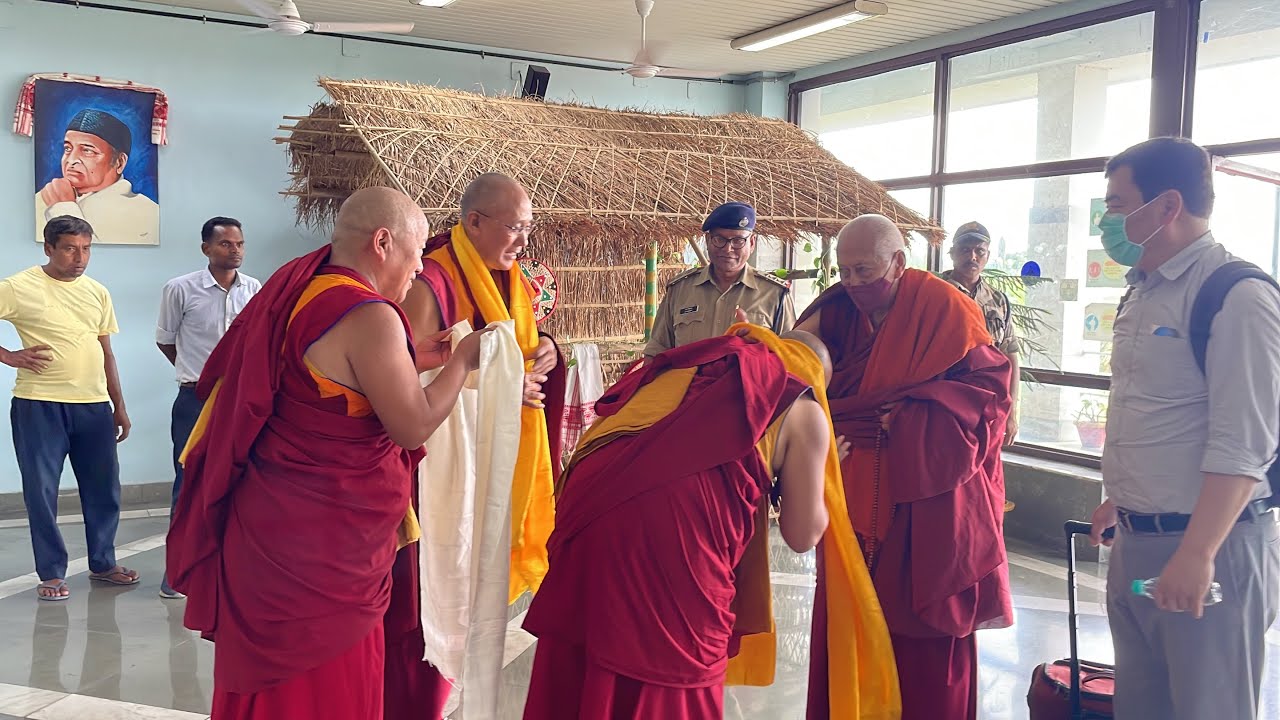 Prof. Samdhong Rinpoche arriving Gontse Gaden Rabgyeling Monastery ...