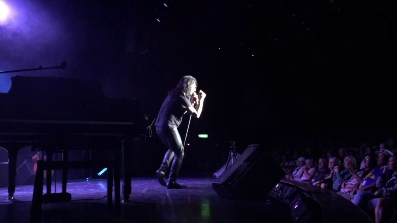 IT´S A KIND OF MAGIC (A Tribute to Queen Show) - Banter & Crowd ...