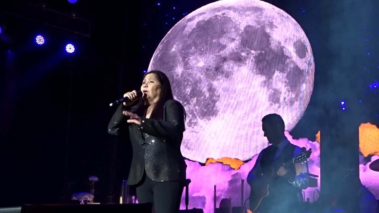 ANA GABRIEL LUNA THE FORUM- LA 11/12/17 - YouTube