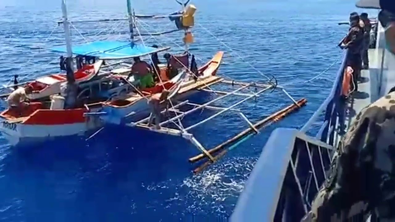 "Bungkus" Coba Curi ikan Pamboat Filipina - YouTube