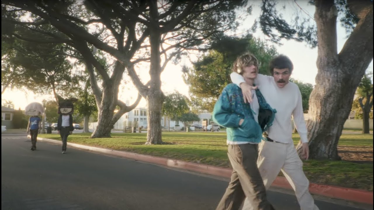 Medium demons (feat. Bennett Coast) - Official Music Video - YouTube