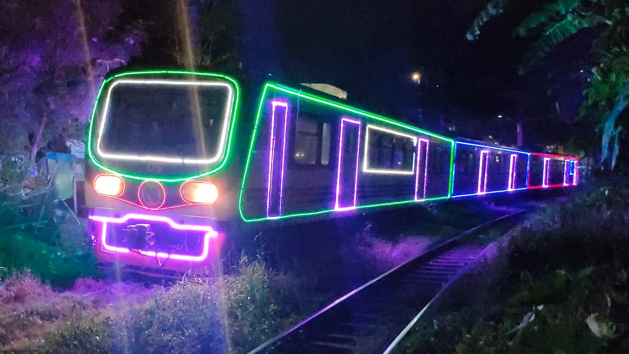 PNR Hyundai Rotem DMU 05 as Christmas / Holiday Train - YouTube