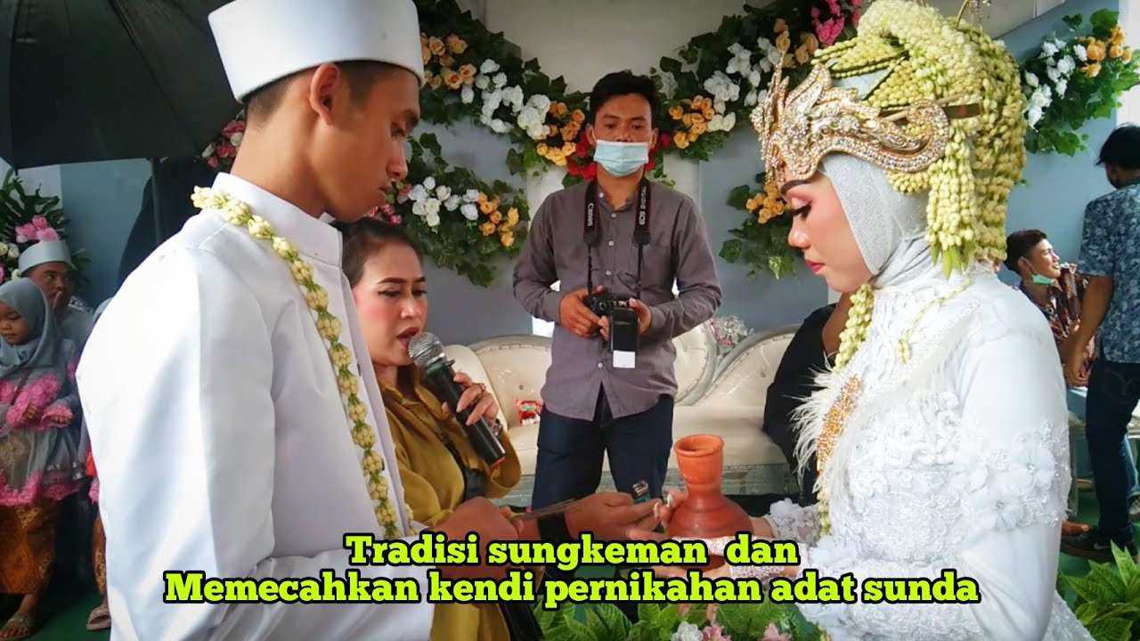 tradisi sungkeman dan memecahkan kendi di pernikahan adat sunda - YouTube