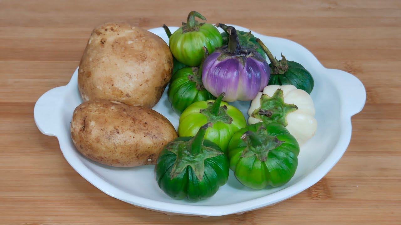 Samtawk leh alu baipawl/Bitter eggplant and potato recipe/Mizo eisiam ...