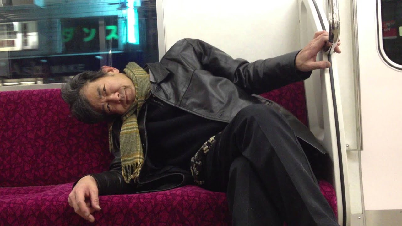 Drunk man on Sotestu train - YouTube