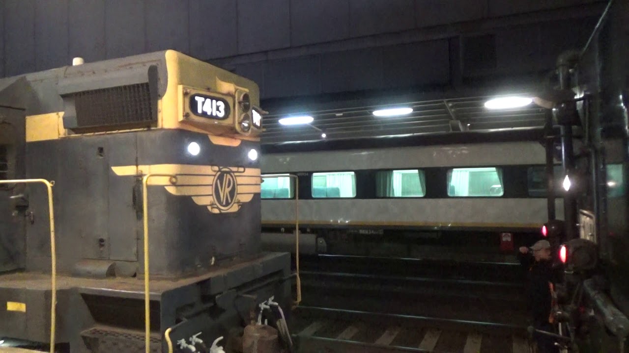 Victorian Railways T413 “Steve Gibson” Coupling To R707 “City Of ...
