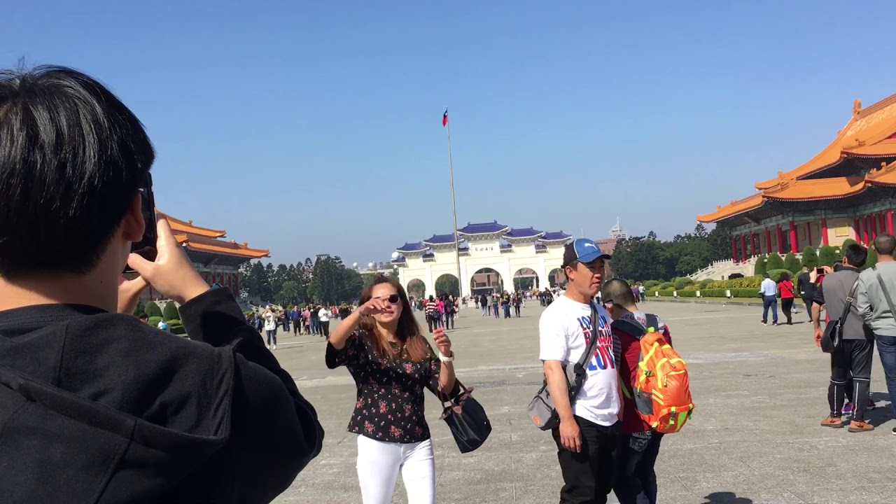 Chiang Kai Sheik Temple (TAipei) - YouTube