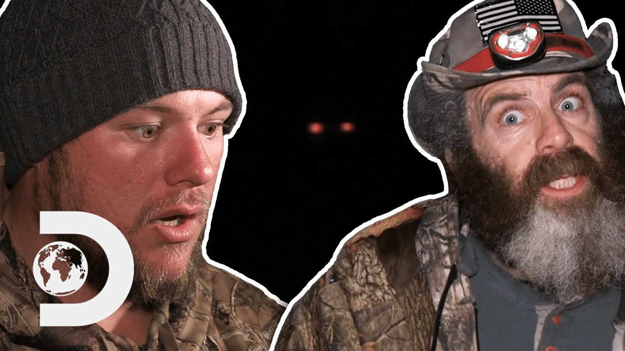 Red-Eyed Monster Stalks The Hunters! I Mountain Monsters - YouTube