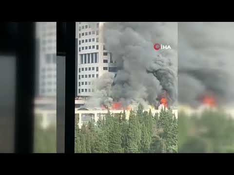 İstanbul Levent'te AVM yangını