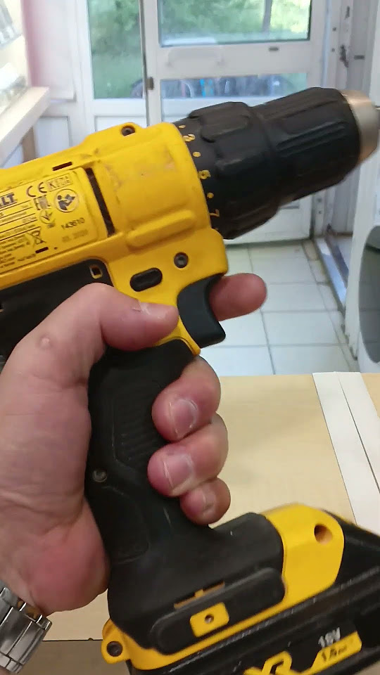 шуруповёрт Dewalt DCD771-KS - YouTube