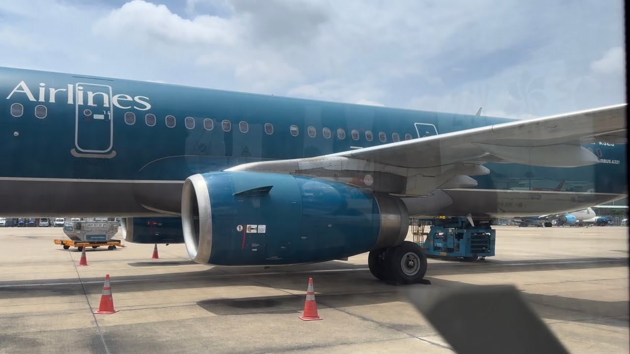 Vietnam Airlines Airbus A321 VN-A325 Prepare For Boarding - YouTube