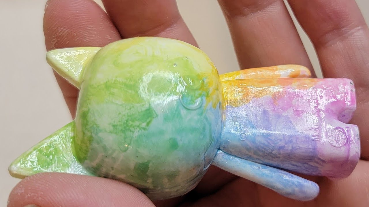 Painting the blank Creative-Tonie into a pastel watercolor rainbow ...