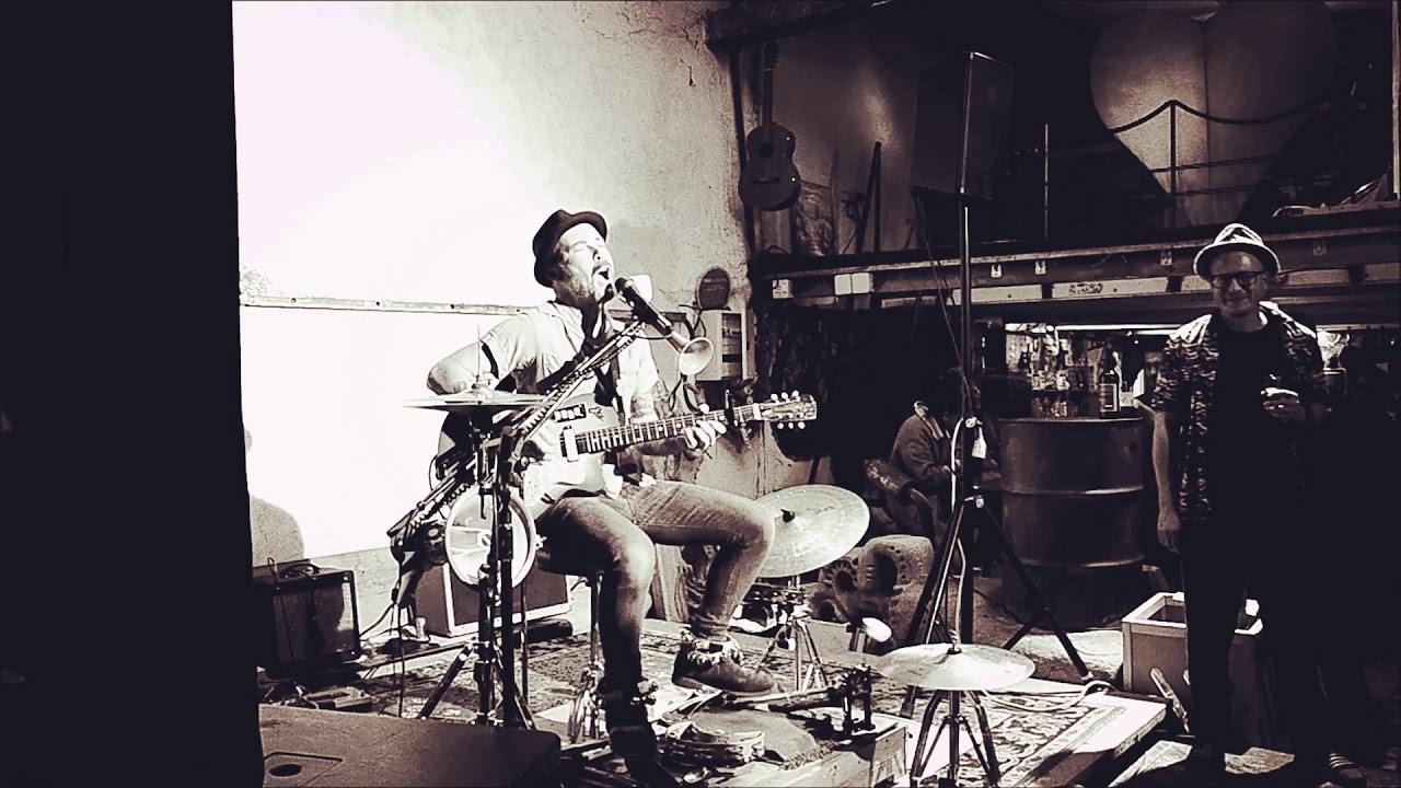 Belly Hole Freak - "Stomp Boogie Bump" ....Live !! - YouTube