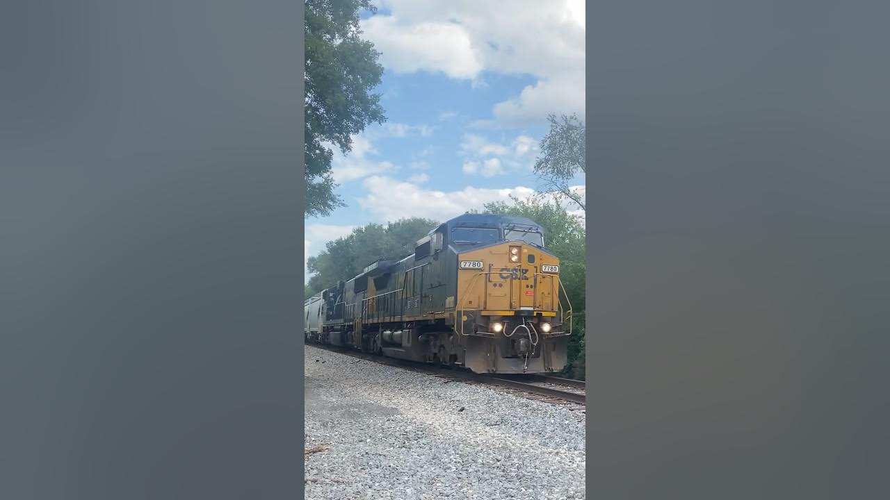 CSX dash 8 LEADS a sd70mac! - YouTube
