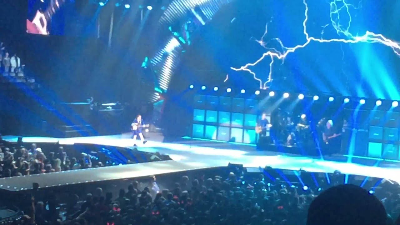 AC/DC Thunderstruck - YouTube