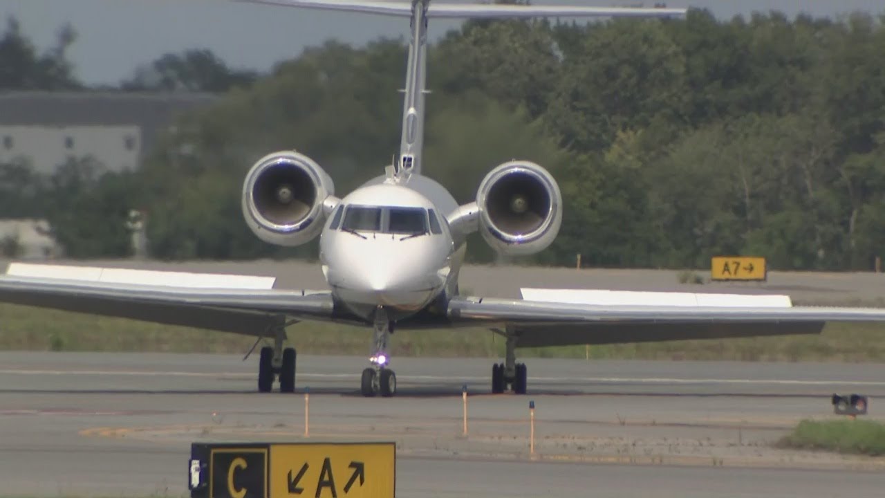 raw-video-jet-with-rapper-post-malone-entourage-make-emergency