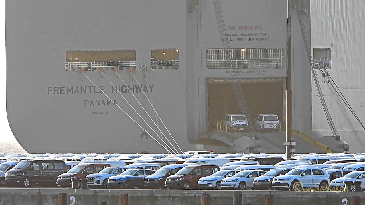 Neuwagenverladung FREMANTLE HIGHWAY export cars for car carrier 3EYO5 ...