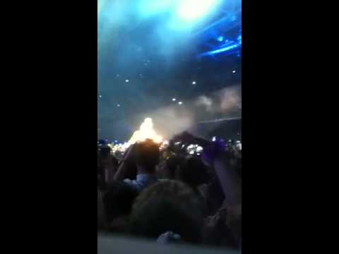 Miley Cyrus-Love Money Party-Bangerz Tour-Dublin-20/5/2014
