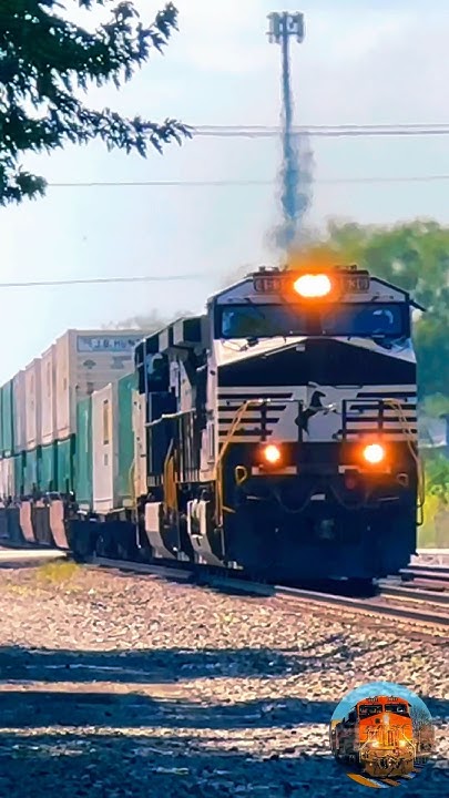 Railfanning Indiana: Norfolk Southern Intermodal Train - YouTube