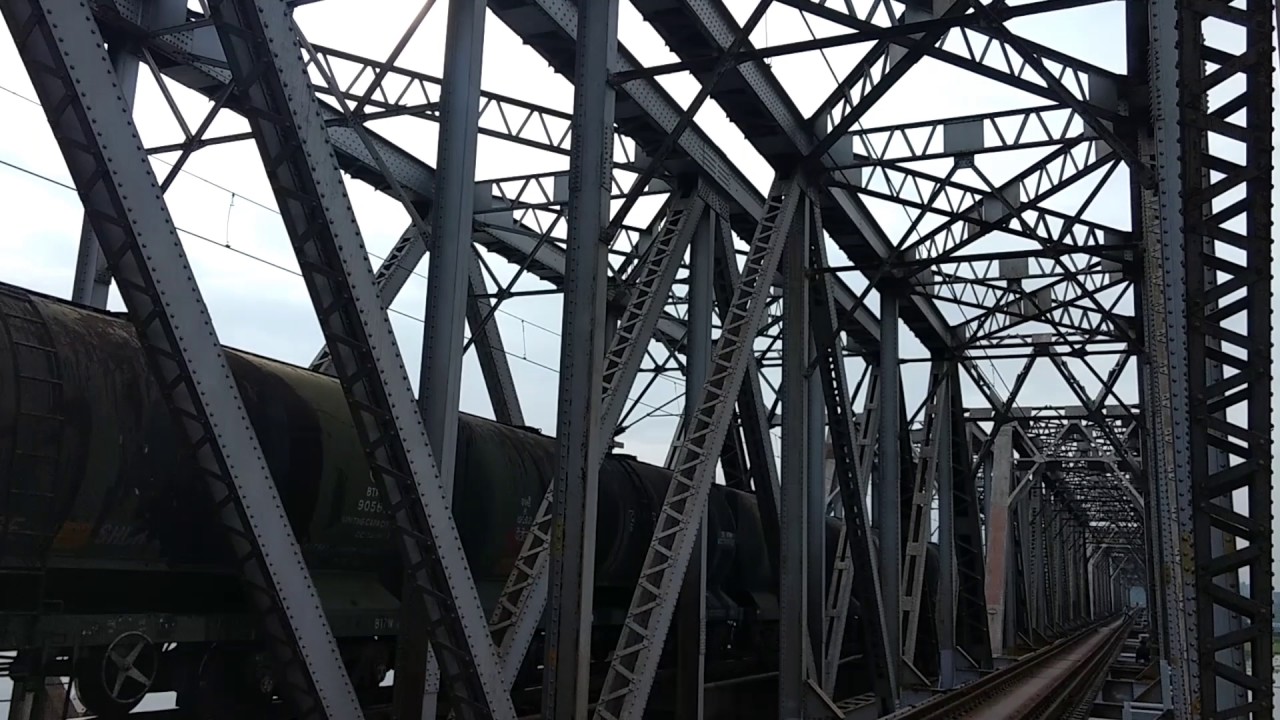 Loaded BTPN Passing Over The Long Ulhas Bridge And Rhythmic Track ...