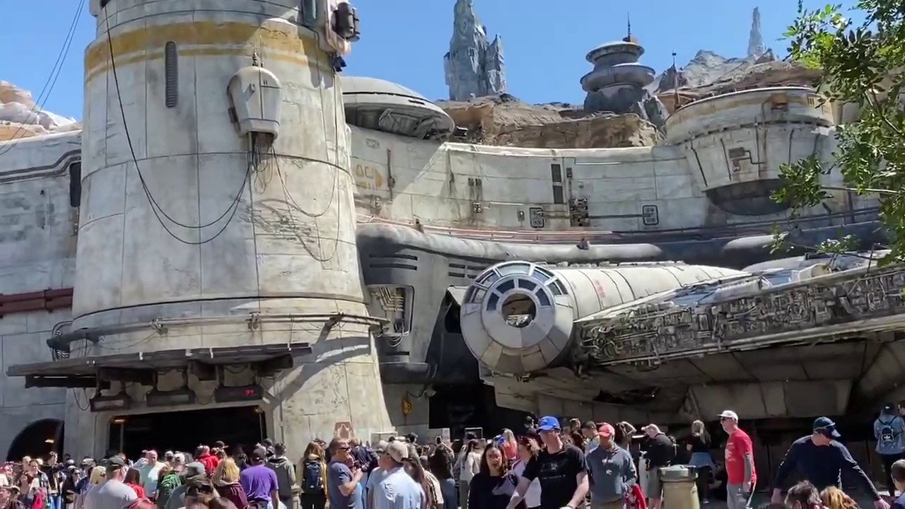 Star Wars - Galaxy’s Edge at Walt Disney World Hollywood Studios in ...